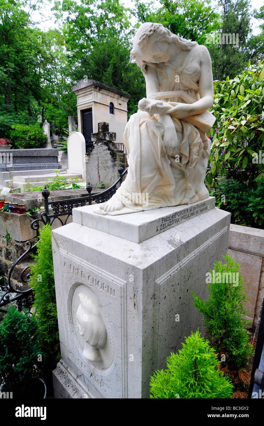 Tomb of French Polish composer Frederic Chopin in the Pere Lachaise ...
