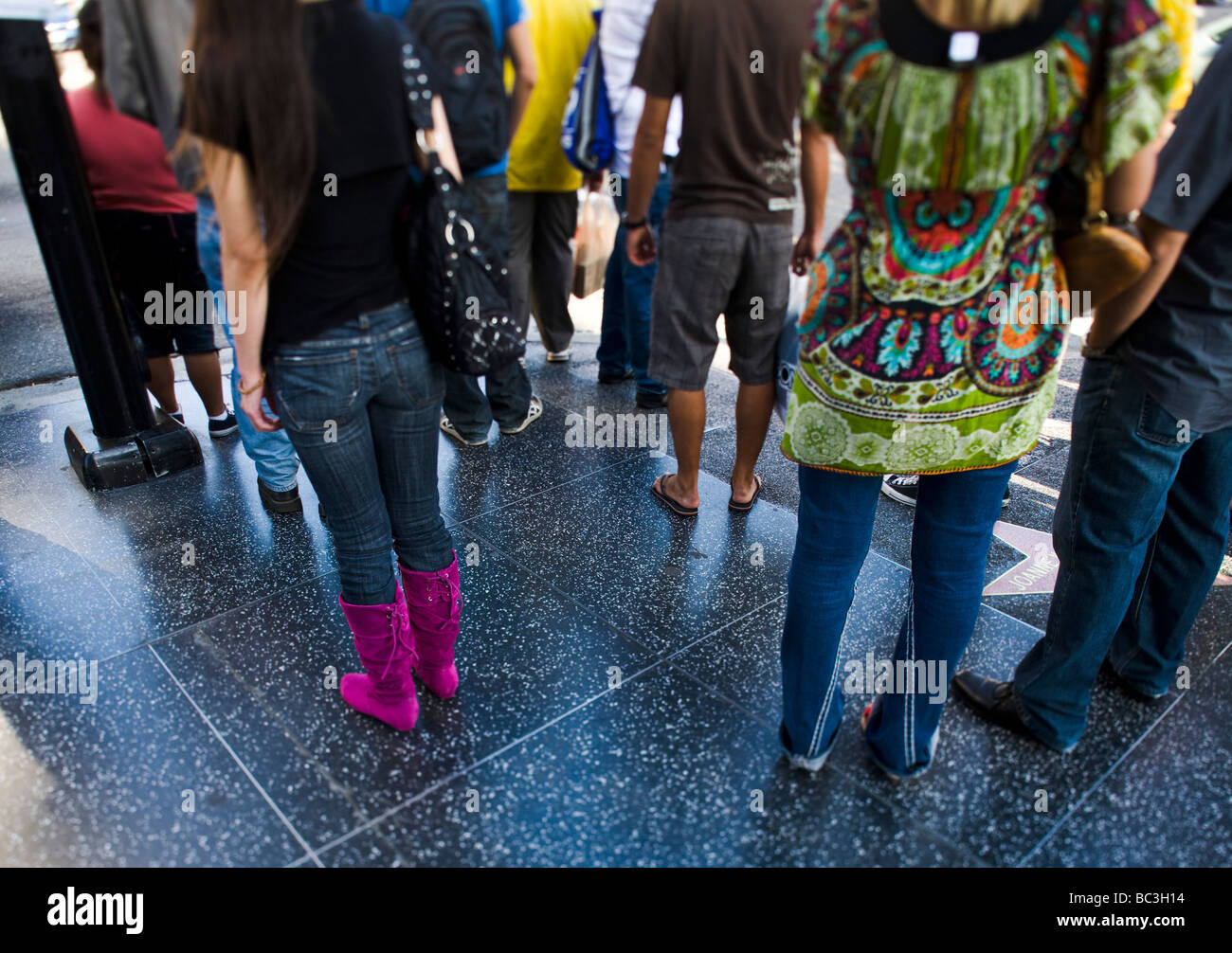 Crowd waiting hi-res stock photography and images - Alamy