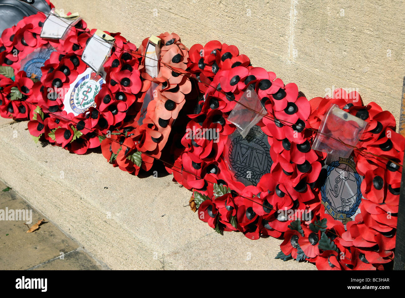 Remembrance at a war memorial Stock Photo - Alamy