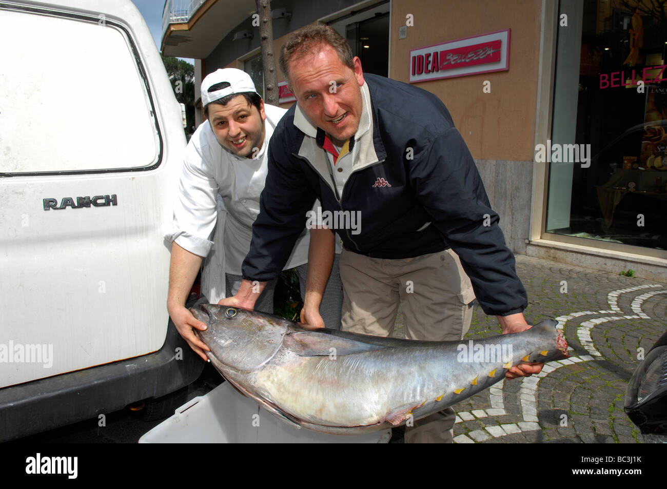 Chef taking delivery of fresh Blue Fin Tuna Sorrento Italy Stock Photo ...