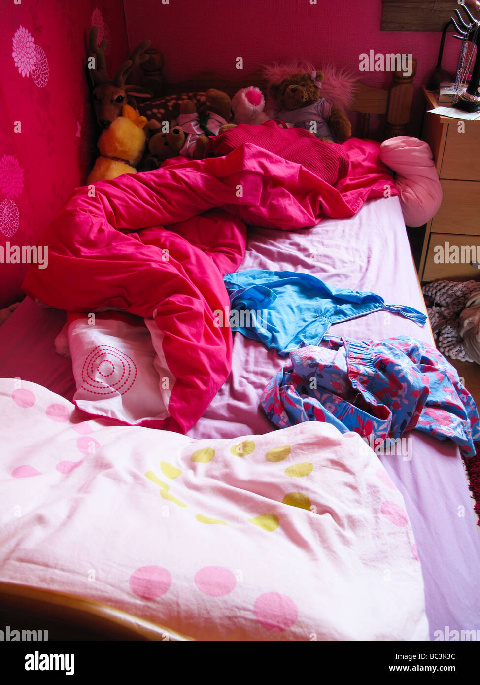 Messy bedroom pink hi-res stock photography and images - Alamy
