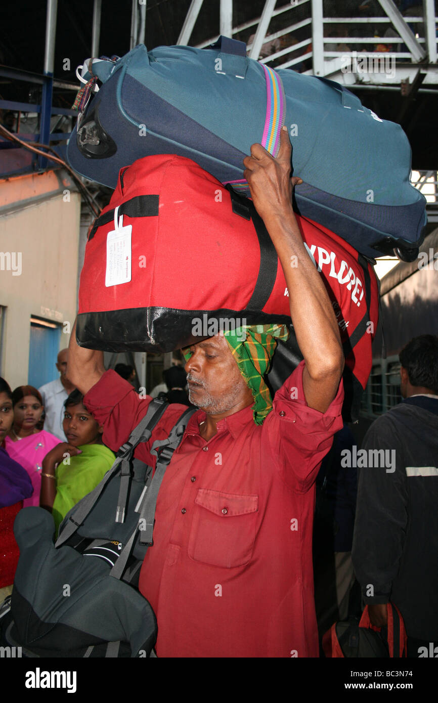 Railway porter hi-res stock photography and images - Alamy