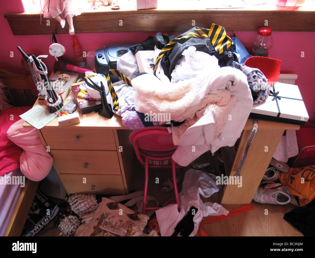 Untidy school uniform hi-res stock photography and images - Alamy