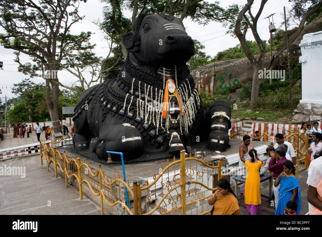 MONOLITHIC NANDI ATOP THE CHAMUNDI HILLS AT MYSORE Stock Photo - Alamy