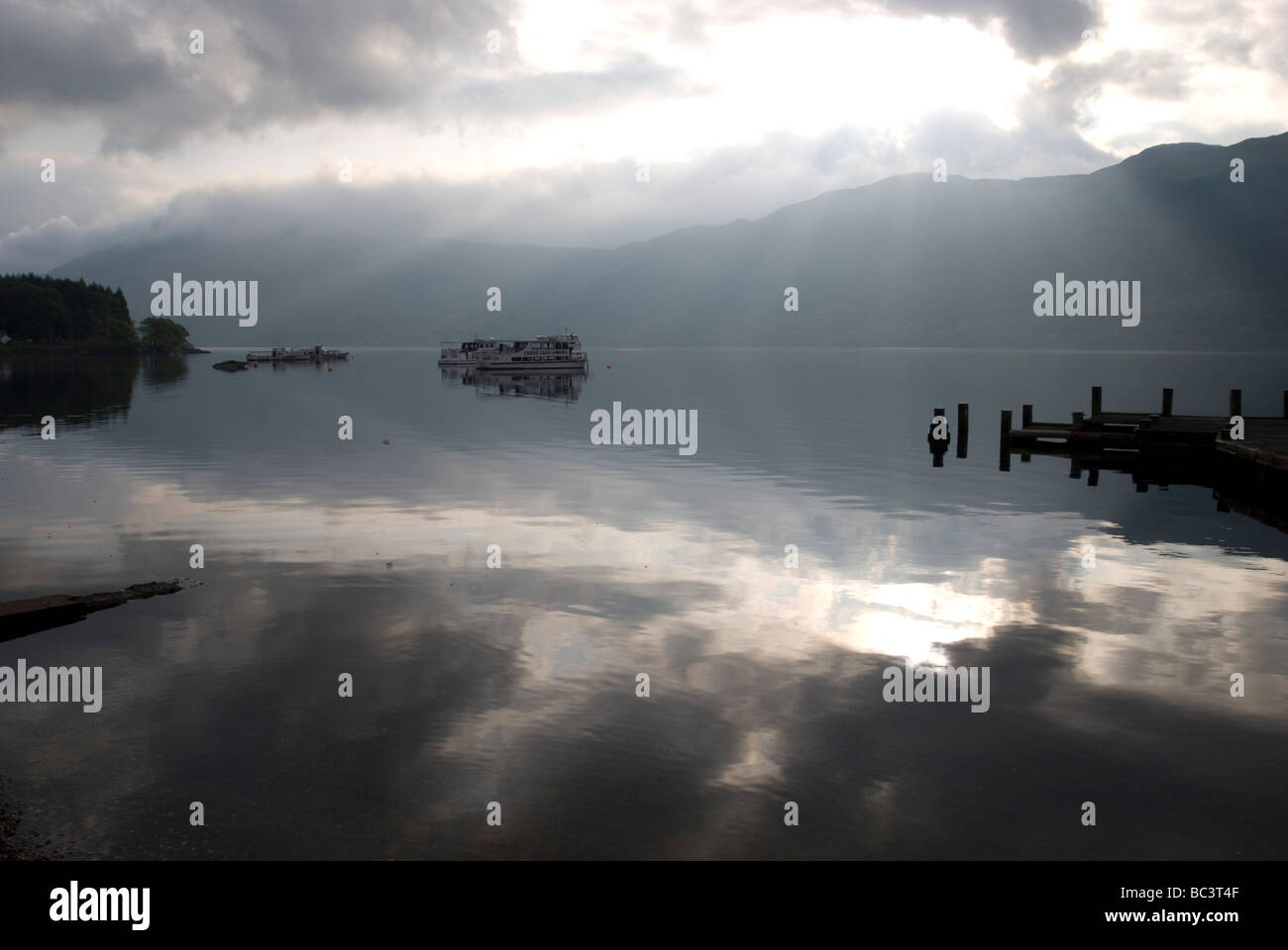 Tarbet pier hi-res stock photography and images - Alamy