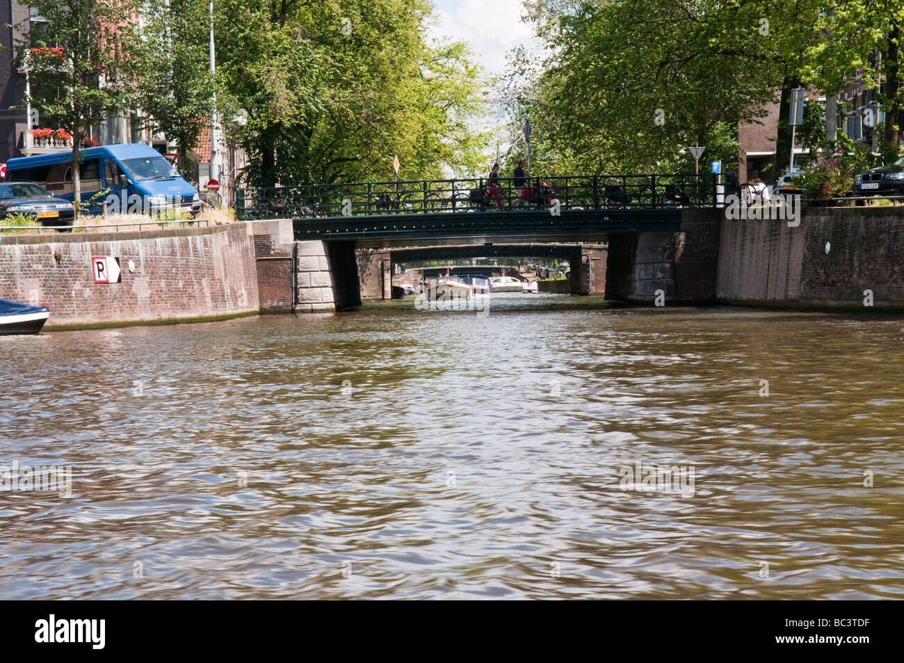 Bridges and tourist buildings hi-res stock photography and images - Alamy