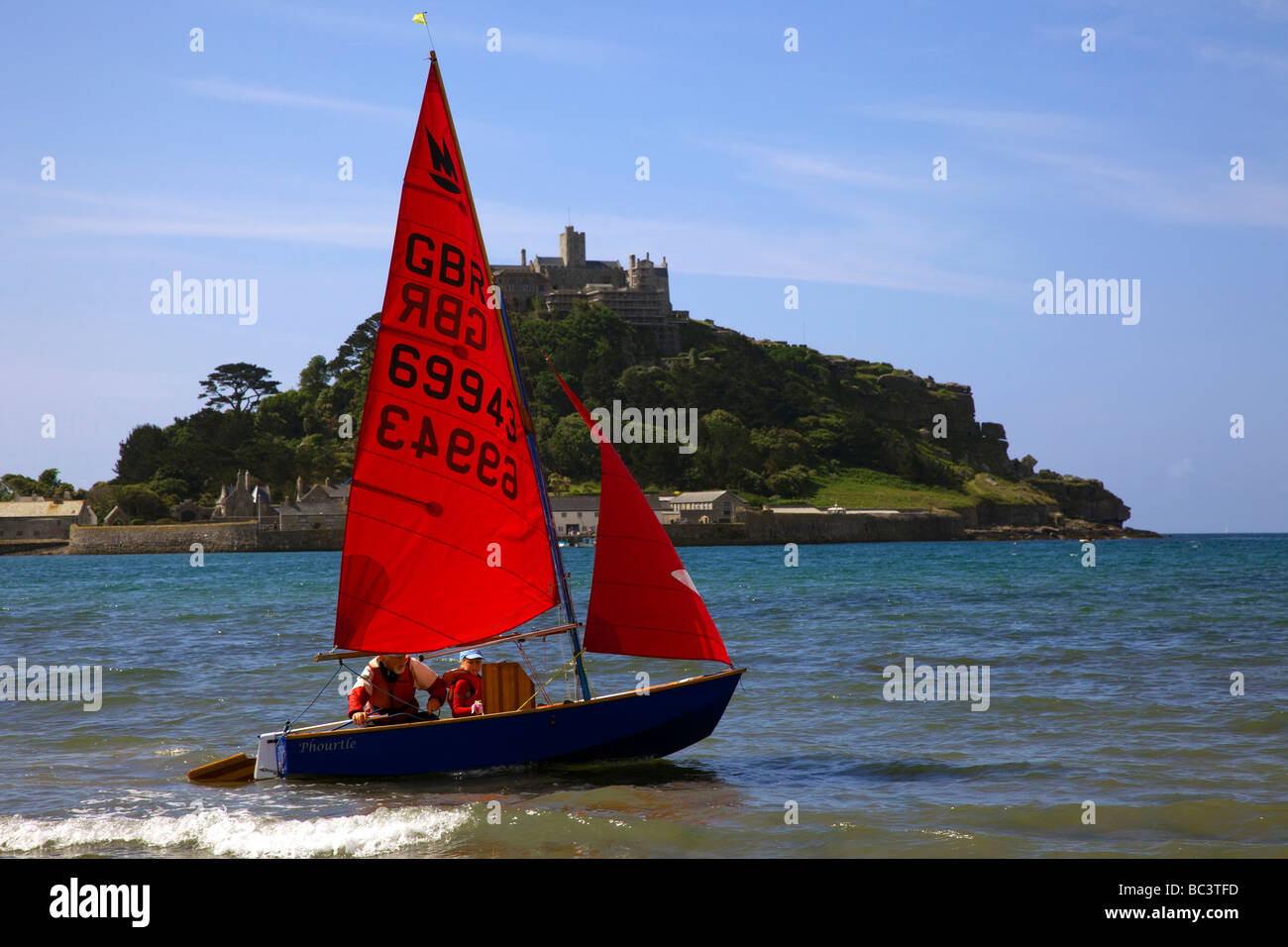 Mirror Dinghy Sails High Resolution Stock Photography and Images - Alamy