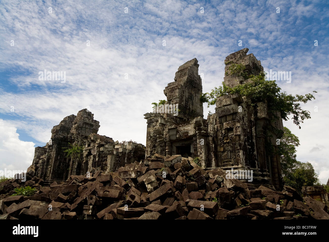 The ancient Khmer temple ruins of Phnom Bok - Siem Reap, Cambodia Stock ...