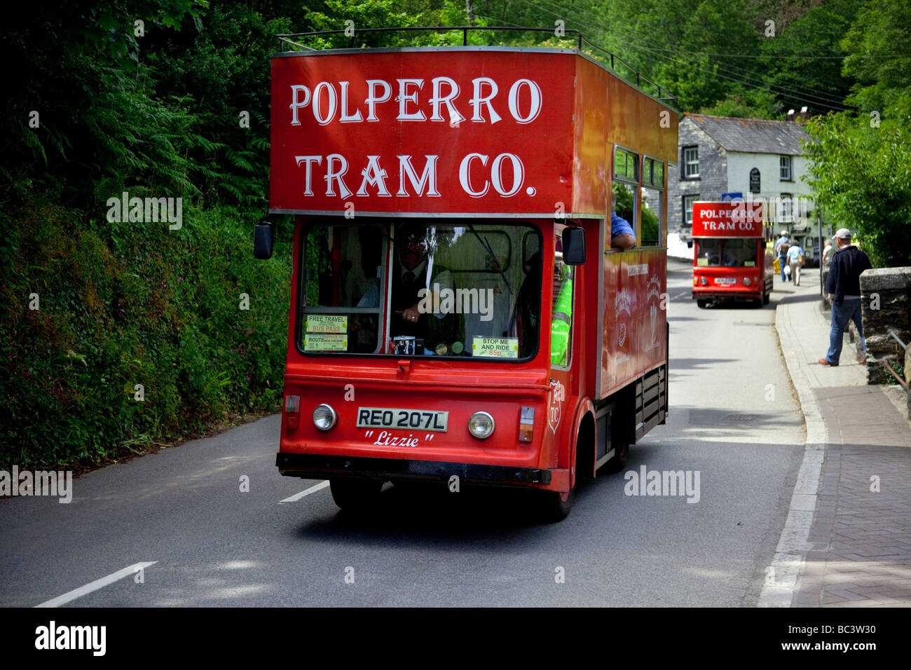 Cornish buses hi-res stock photography and images - Alamy
