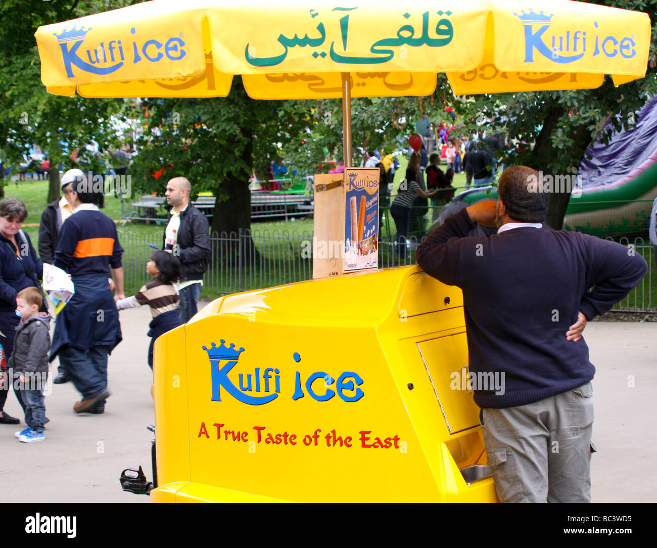 Traditional Indian Kulfi ice cart Stock Photo - Alamy