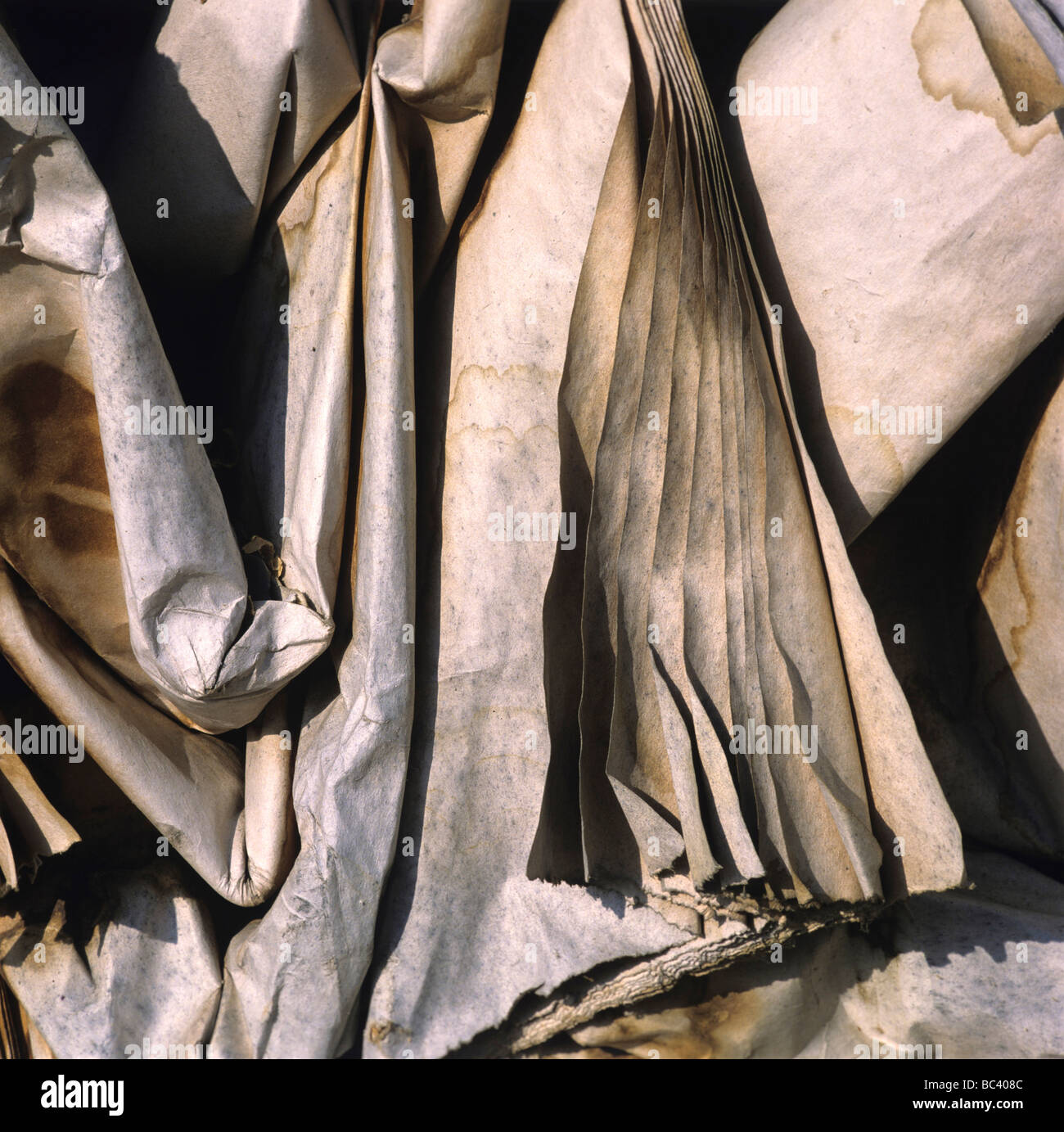 Stack of old papers and photos hi-res stock photography and images - Alamy