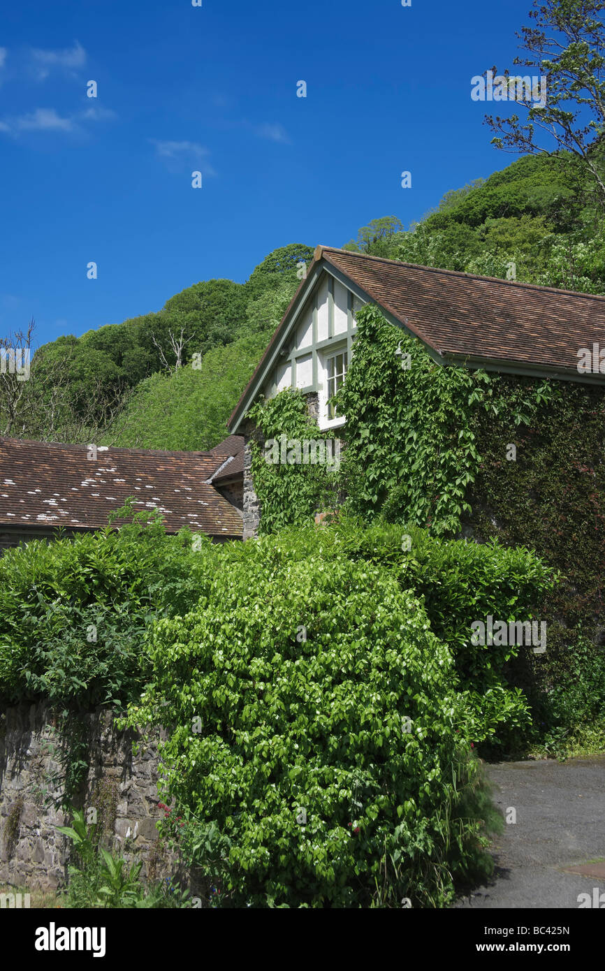 Homes built with slate hi-res stock photography and images - Alamy