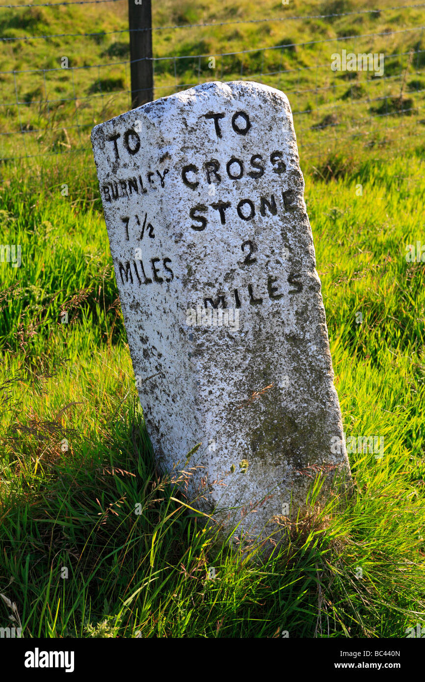 Old milestone uk hi-res stock photography and images - Alamy