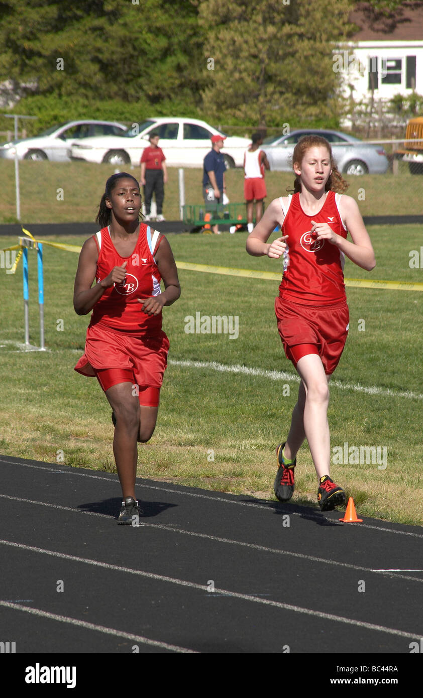 Teenagers running a race hi-res stock photography and images - Alamy