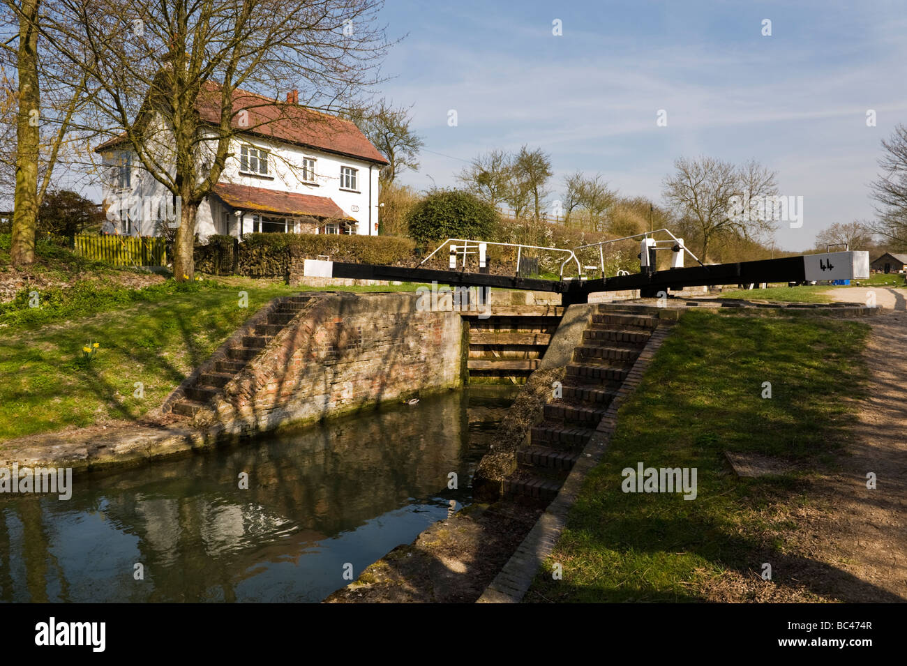 Canal lock gate and lock keeper's cottage on the Grand Union canal near ...