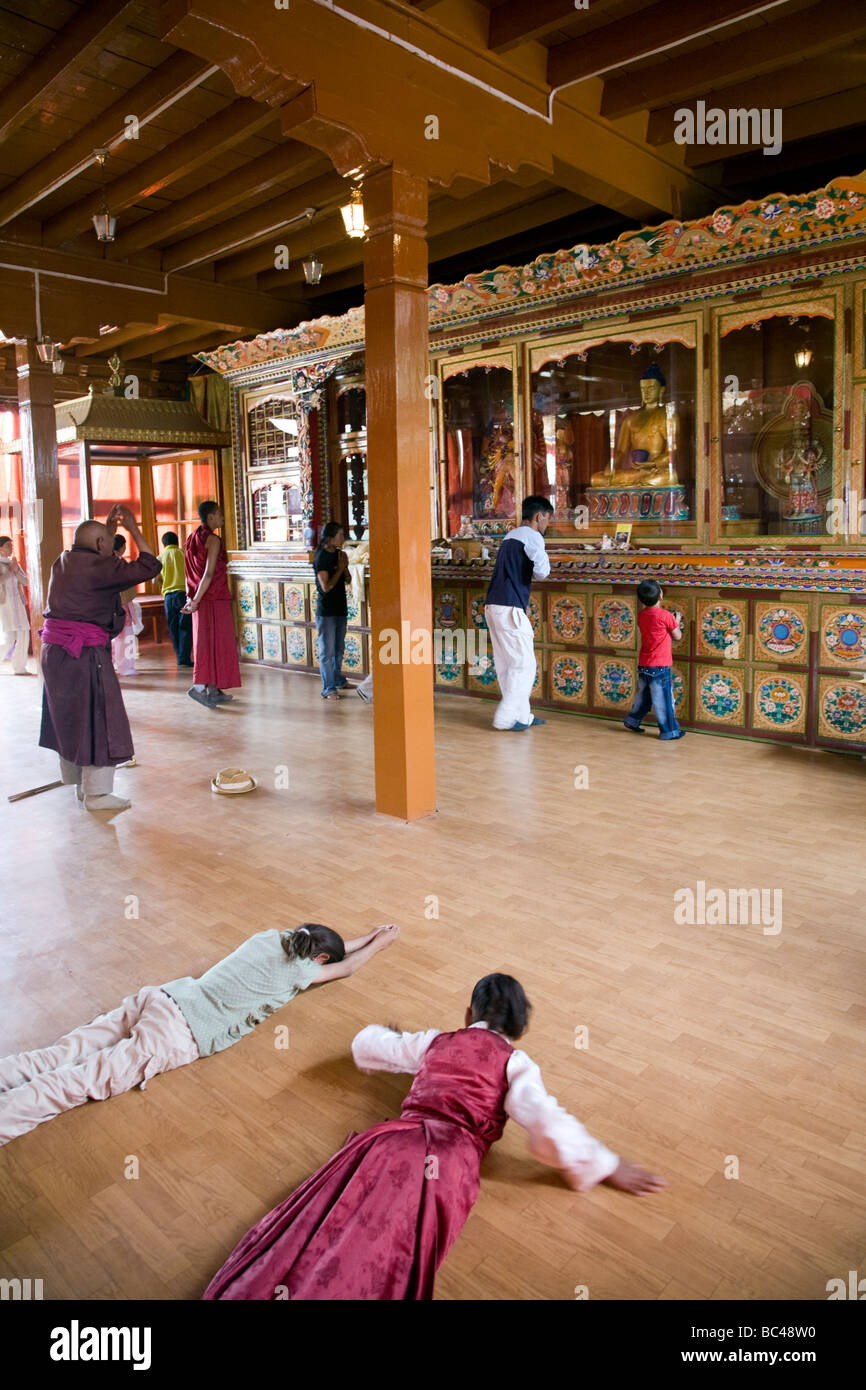India people praying prostrating hi-res stock photography and images ...