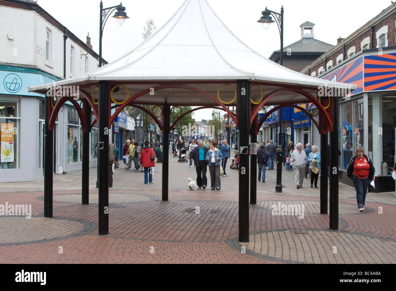 Widnes shopping centre hi-res stock photography and images - Alamy