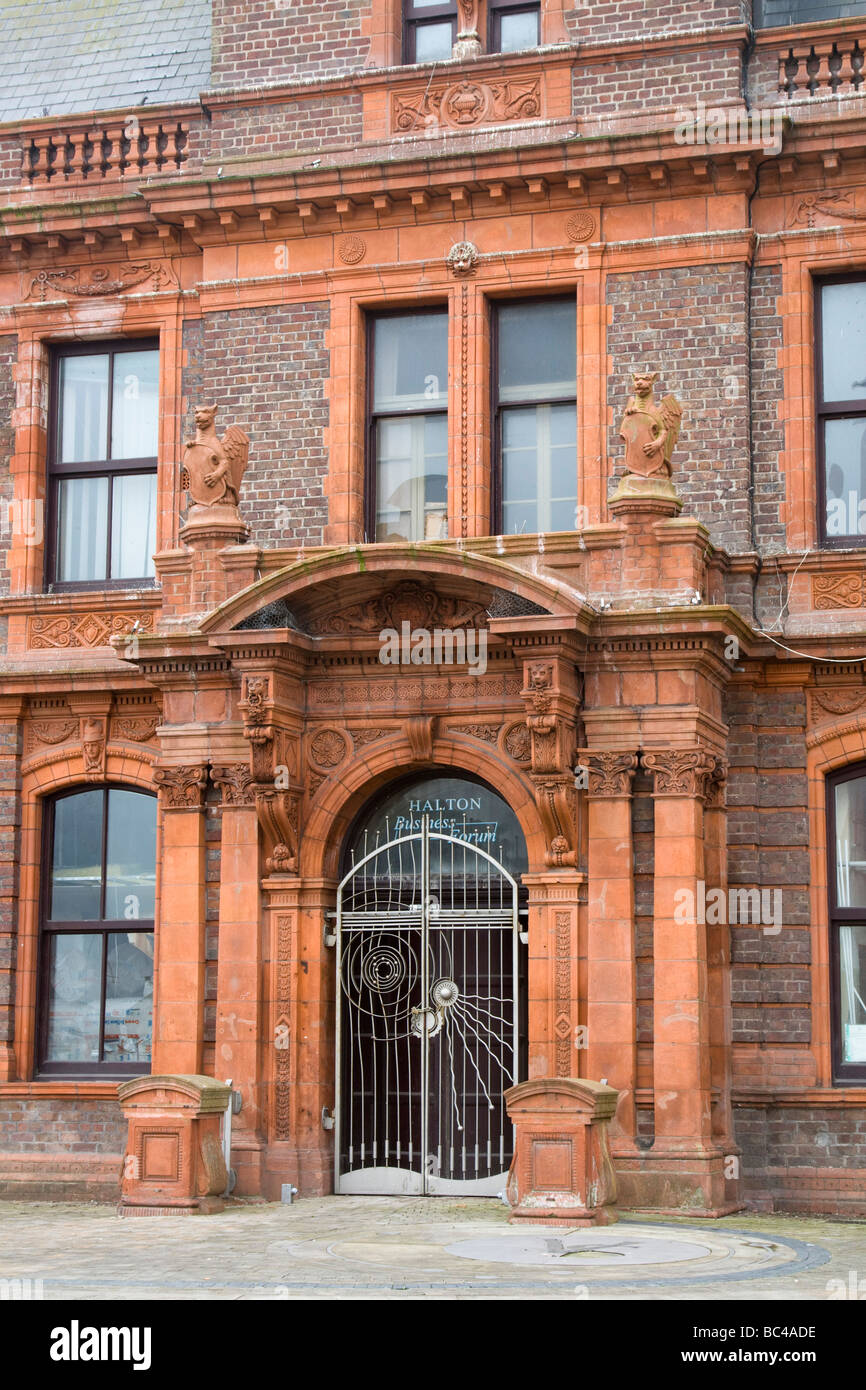 Widnes town centre hi-res stock photography and images - Alamy