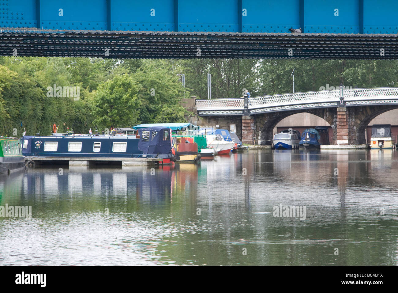 bridgewater canal barges bridge runcorn england uk gb Stock Photo - Alamy