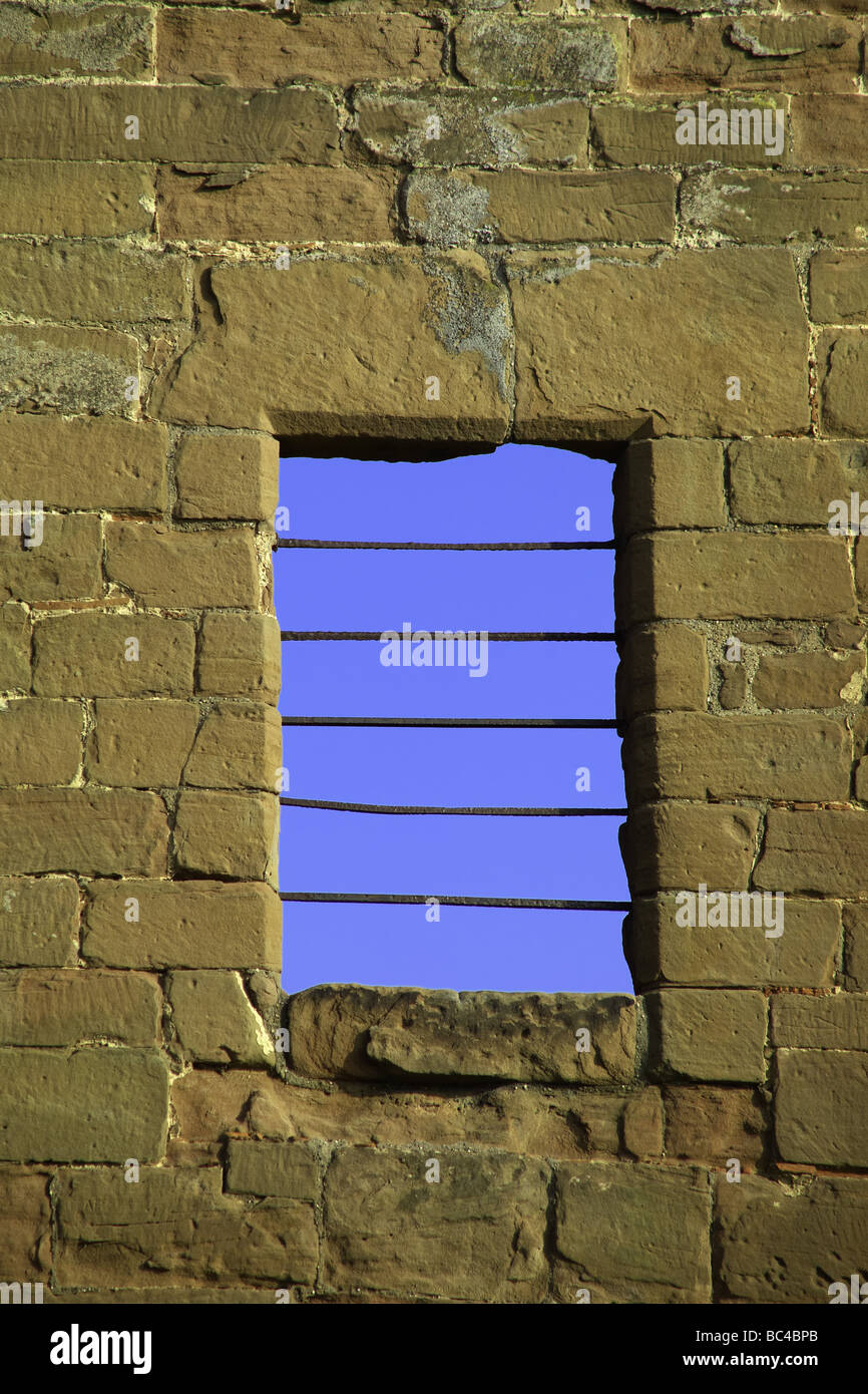 Barred window ruins kenilworth castle hi-res stock photography and ...