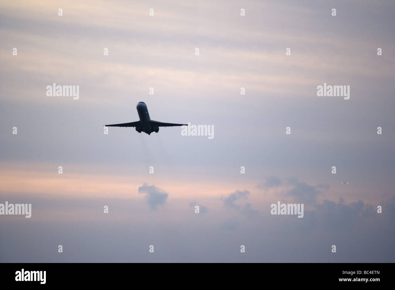 Commercial Aviation, Aircraft in flight Stock Photo - Alamy