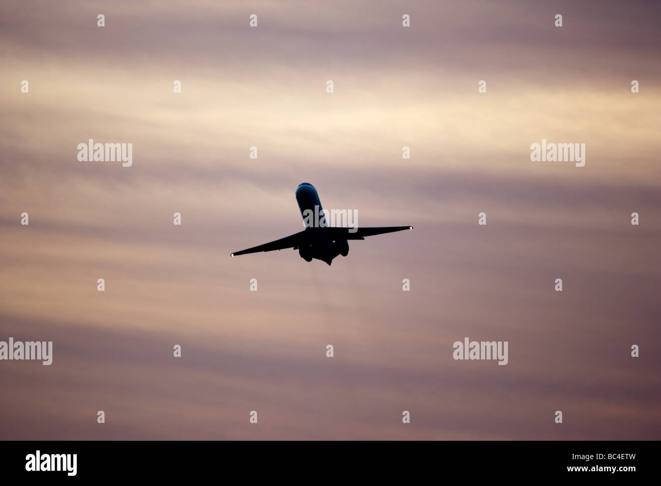 Commercial Aviation, Aircraft in flight Stock Photo - Alamy