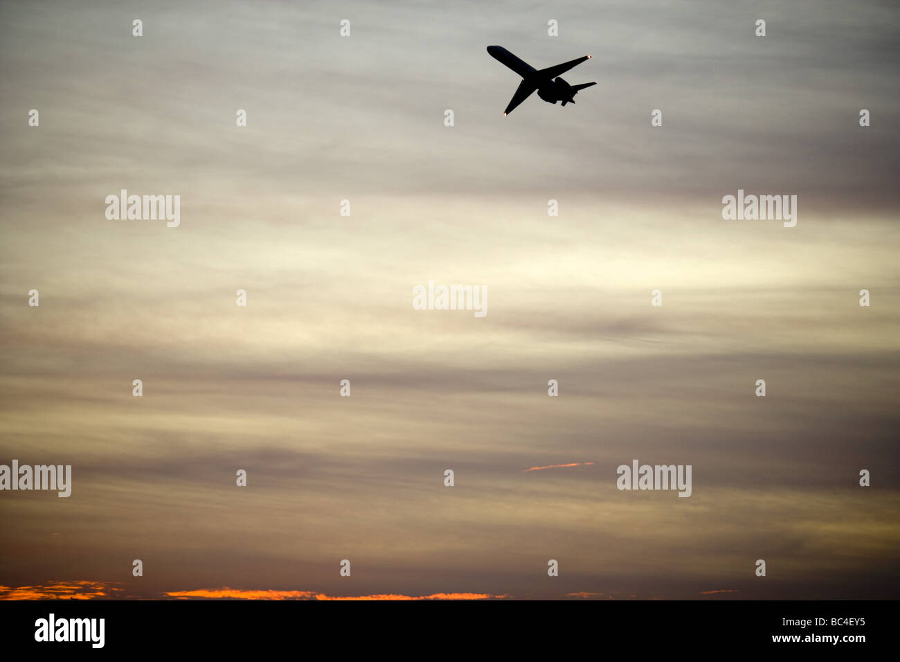 Commercial Aviation, Aircraft in flight Stock Photo - Alamy