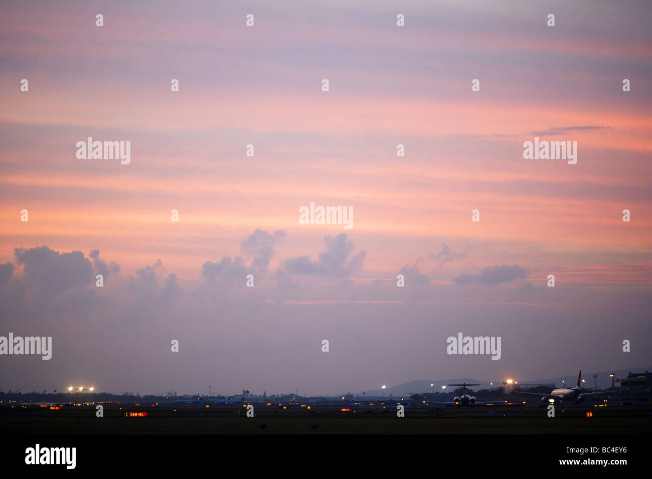 Commercial Aviation, Aircraft in flight Stock Photo - Alamy