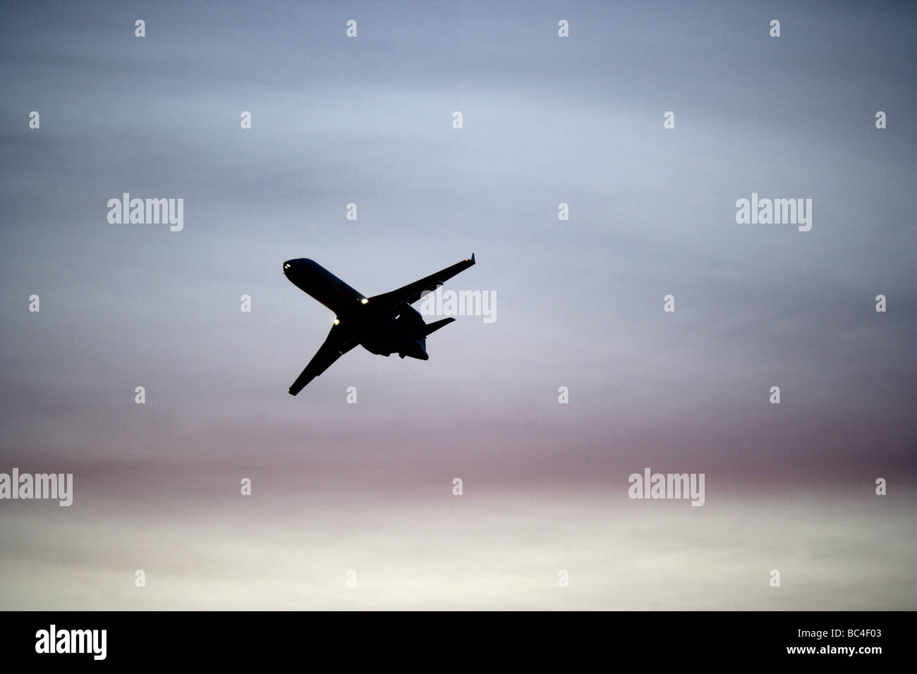 Commercial Aviation, Aircraft in flight Stock Photo - Alamy