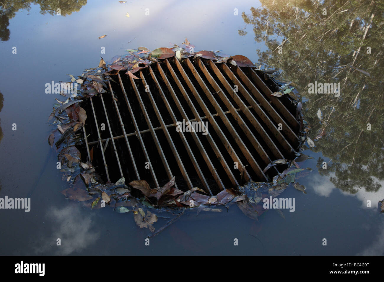 Water grate lake hi-res stock photography and images - Alamy