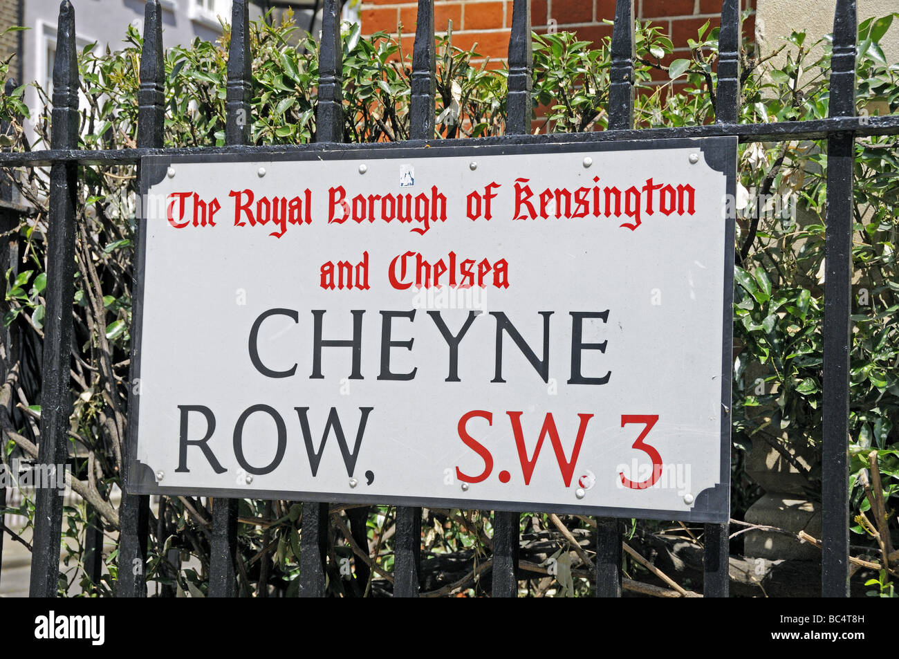 Royal borough kensington chelsea sign hi-res stock photography and ...