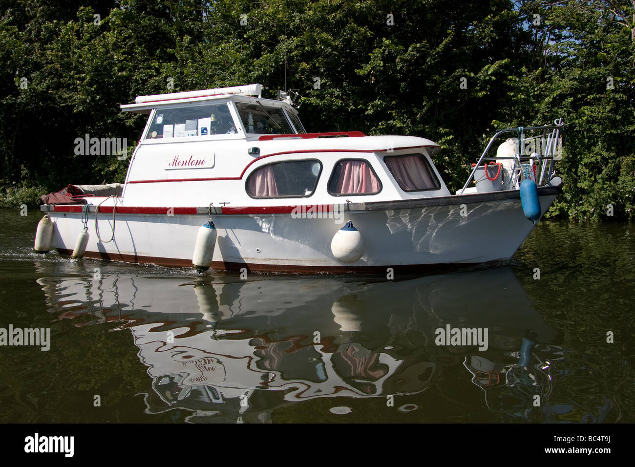 modern new leisure pleasure boat craft cruiser Yalding river Medway ...