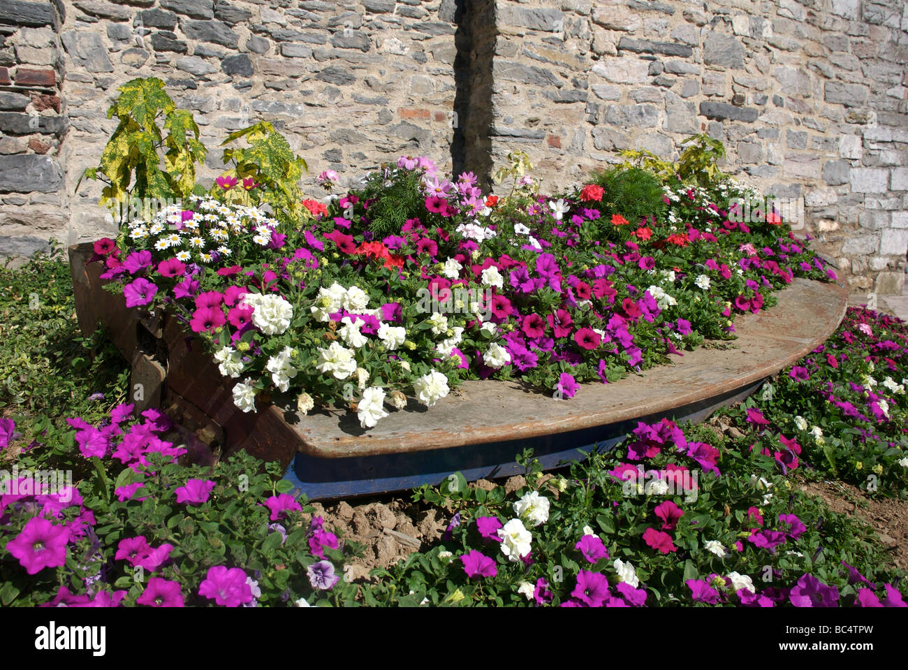 Flower filled boat hi-res stock photography and images - Alamy