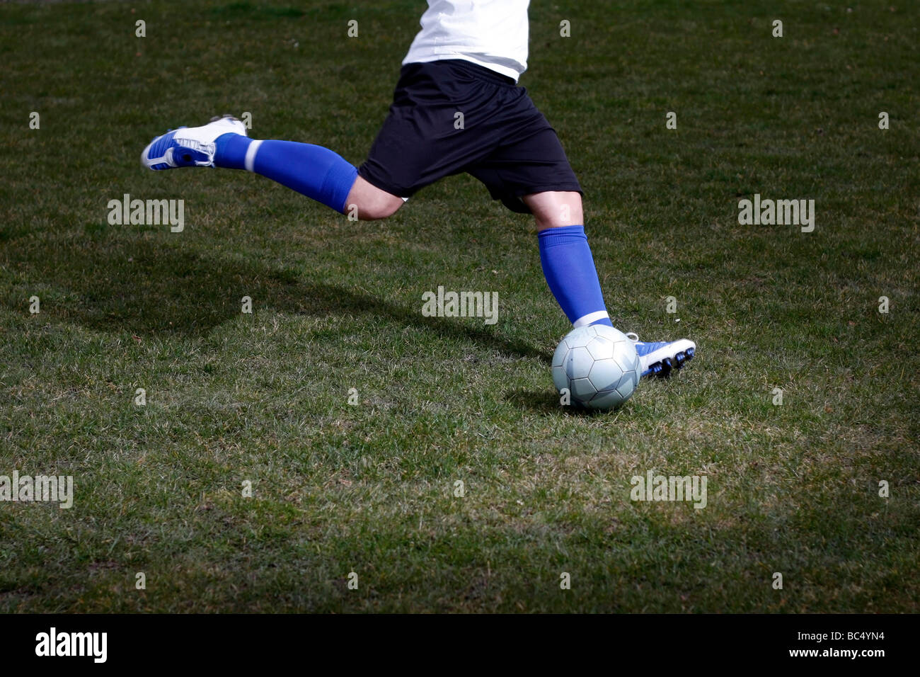 Football kick hi-res stock photography and images - Alamy