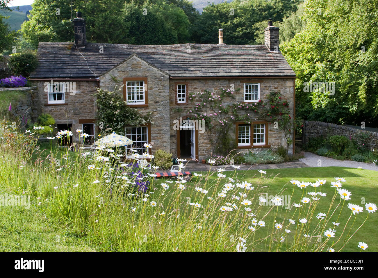 Old parsonage gardens hi-res stock photography and images - Alamy