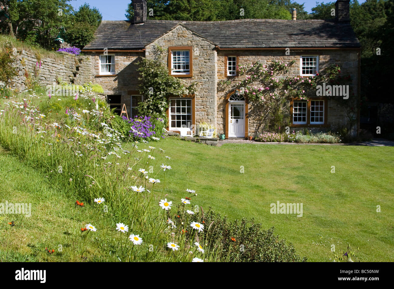 Old parsonage gardens hi-res stock photography and images - Alamy