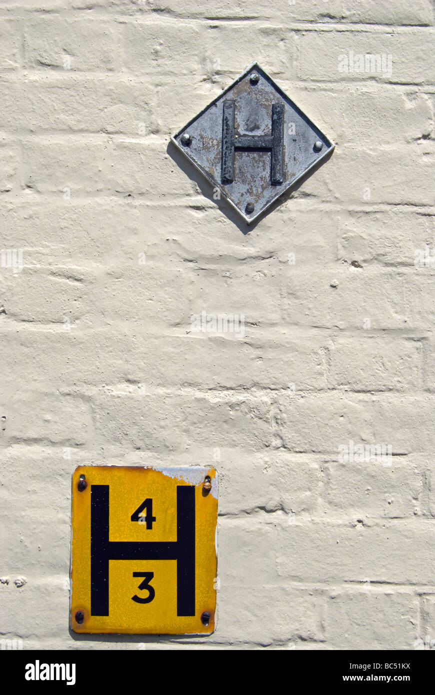 Fire hydrants uk hi-res stock photography and images - Alamy