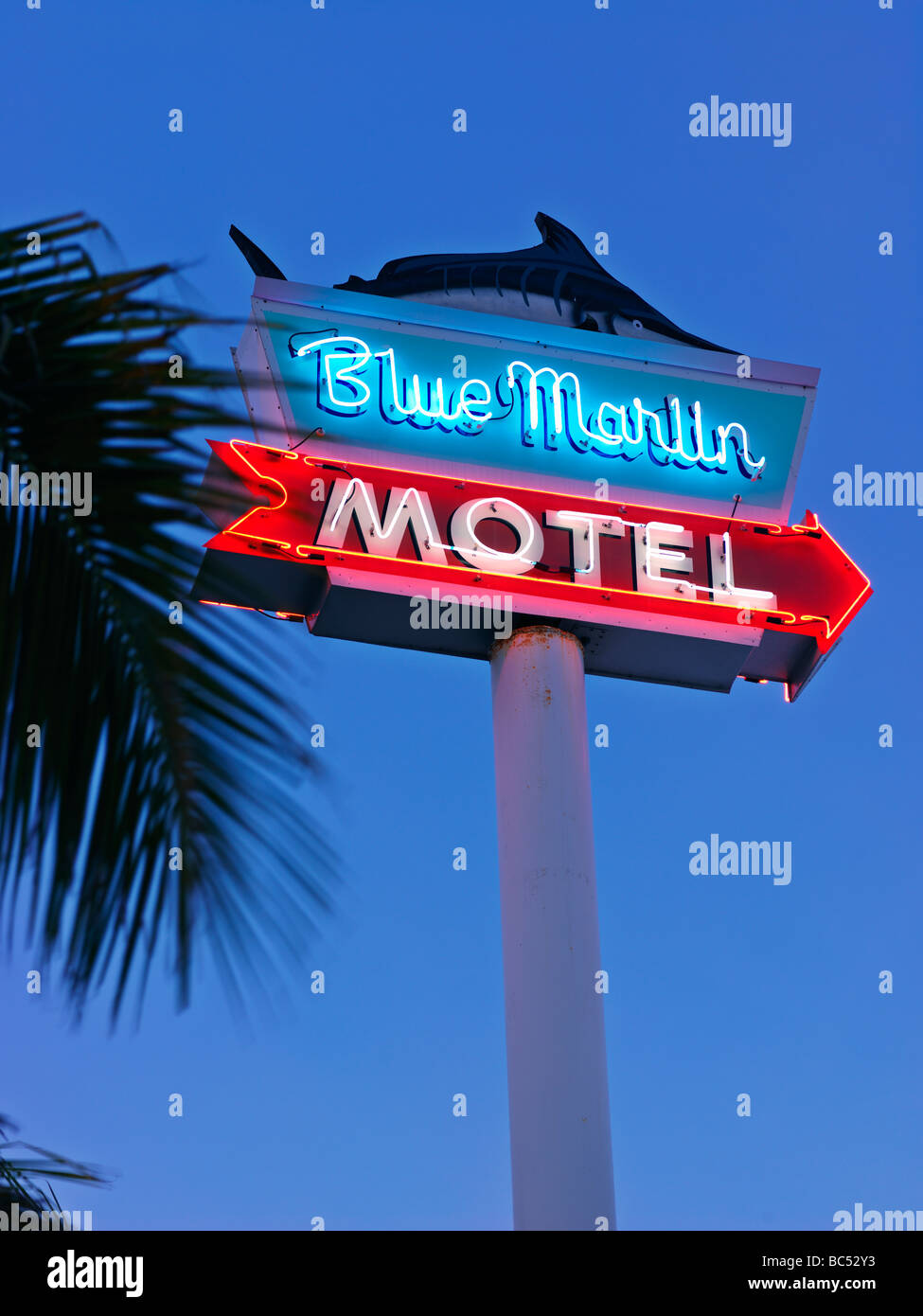 Motel neon sign hi-res stock photography and images - Alamy