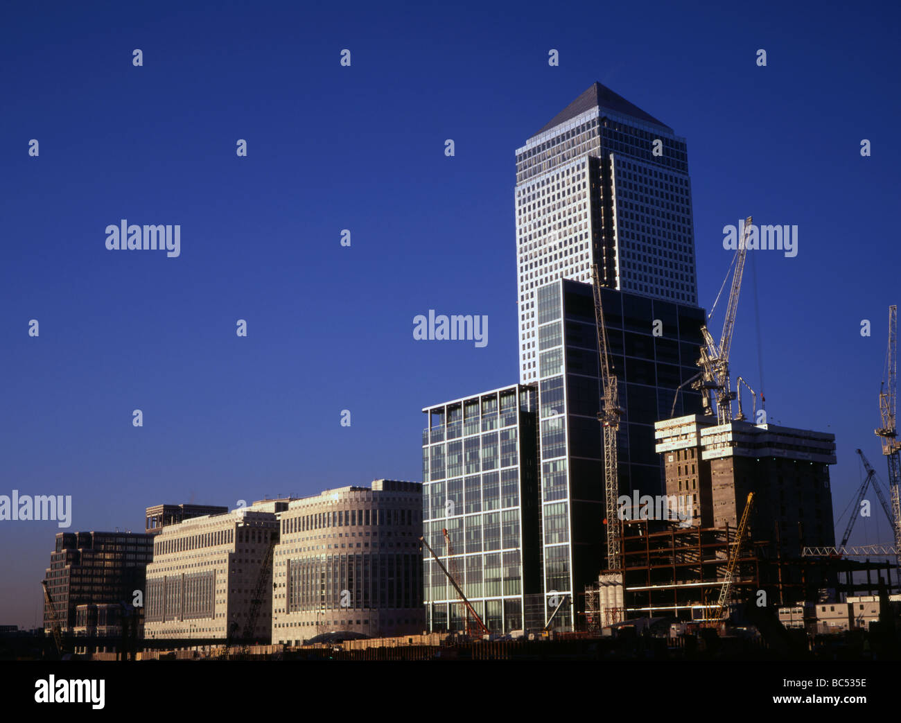London construction 1990s hi-res stock photography and images - Alamy
