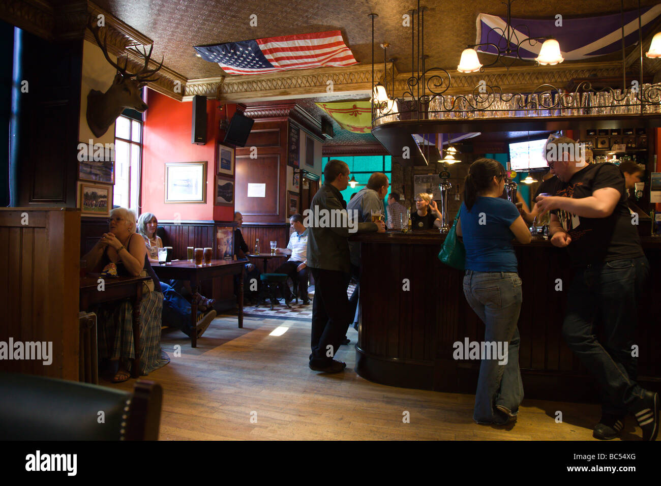 Drinkers in the Park Bar, Glasgow Stock Photo - Alamy