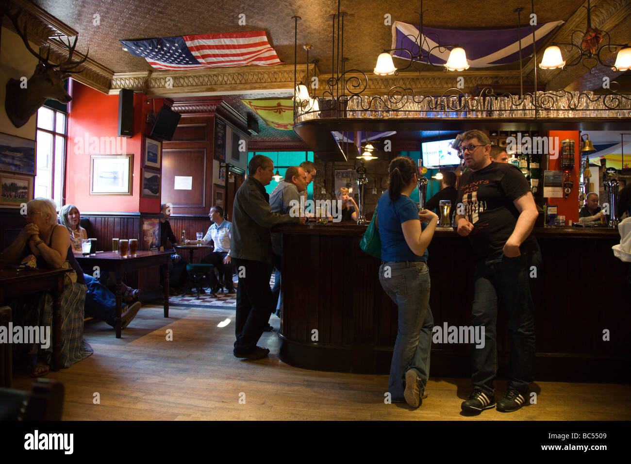 Drinkers in the Park Bar, Glasgow Stock Photo - Alamy