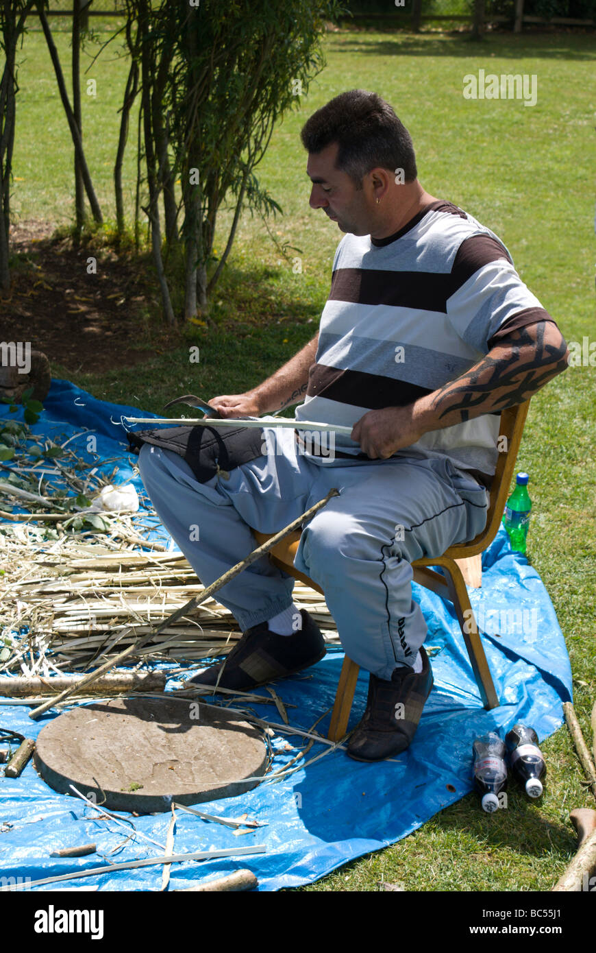 Traditional thatching hi-res stock photography and images - Alamy