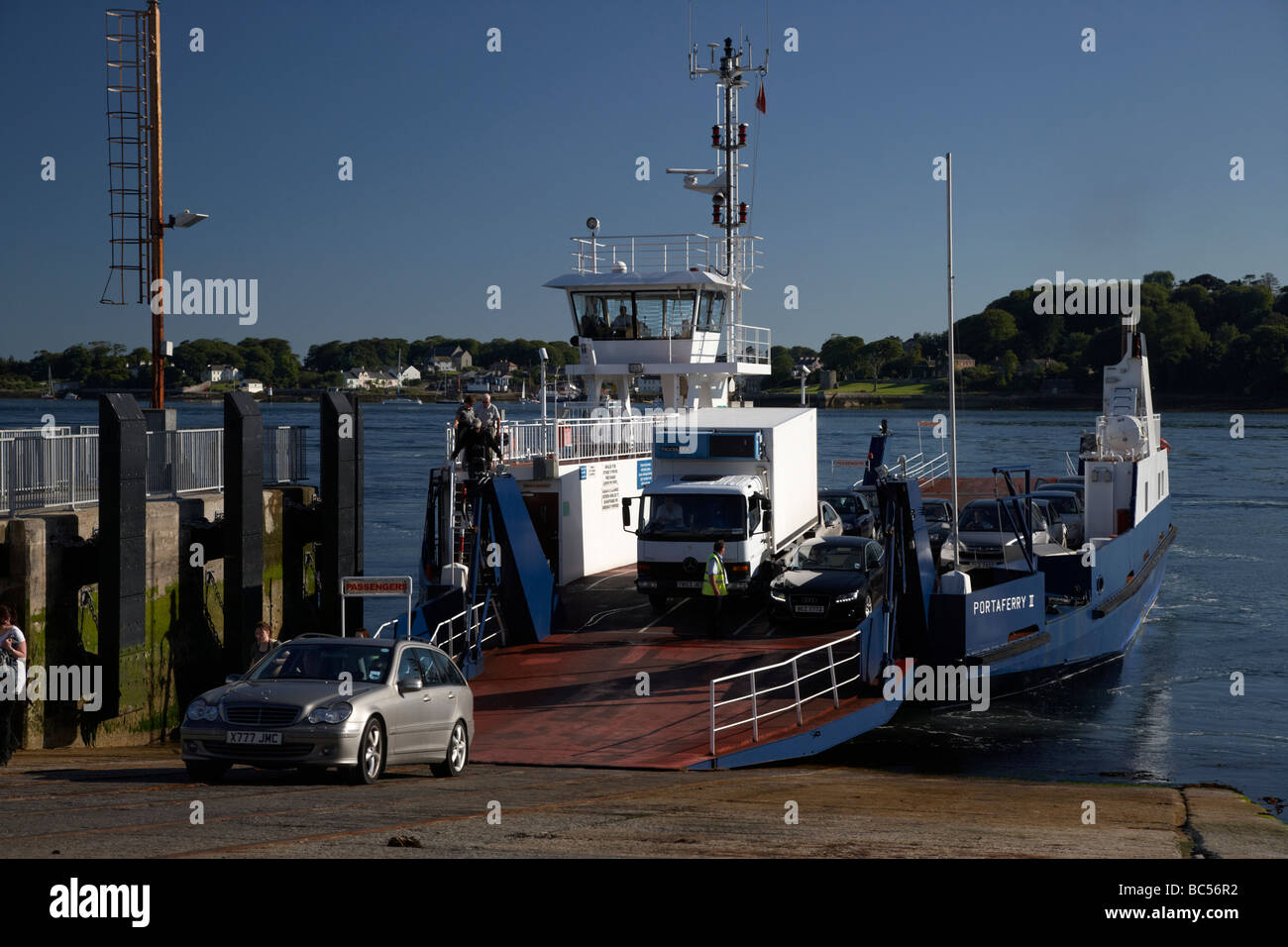 cars disembarking strangford portaferry ferry arriving in portaferry ...