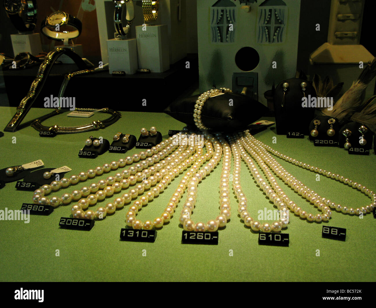 Pearl Necklace and Earing Display in a Jewellers Window Stock Photo - Alamy