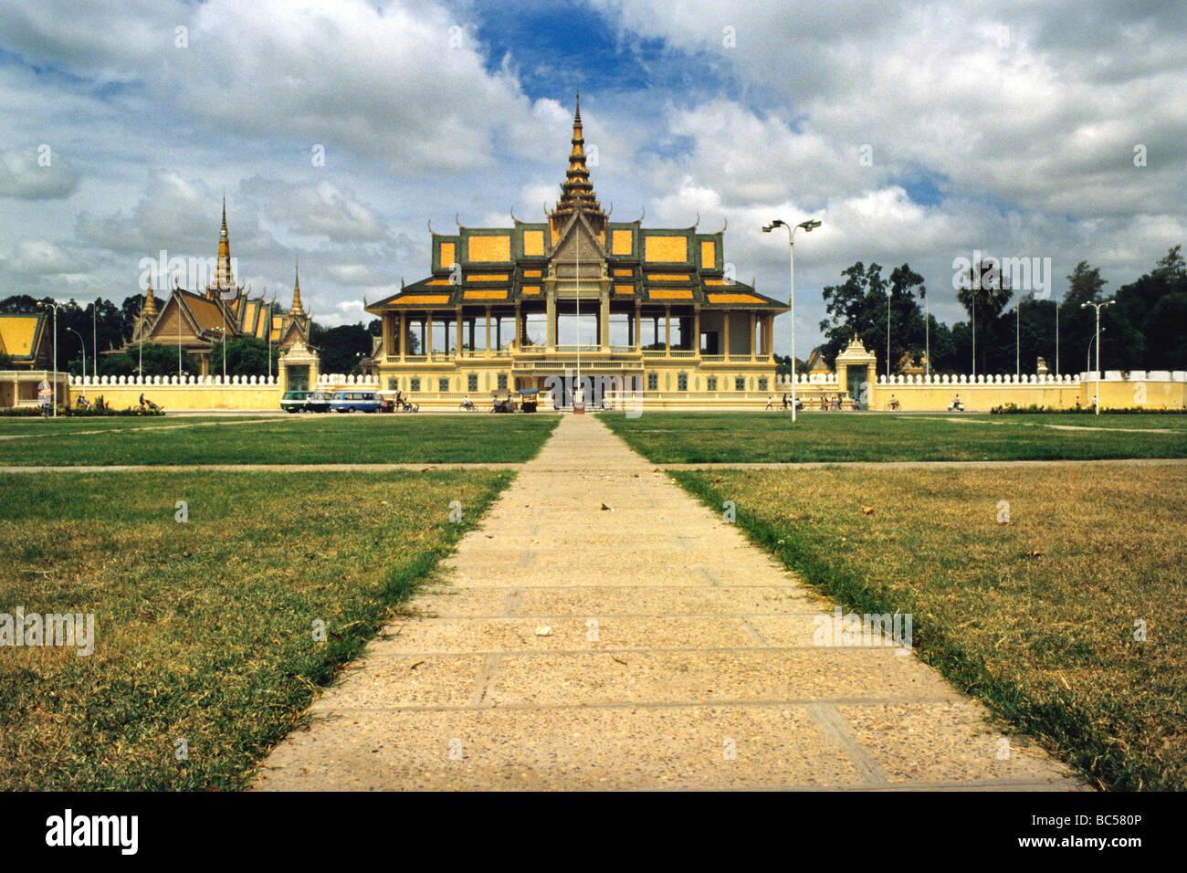 cambodia Royal building Phnom Penh Stock Photo - Alamy