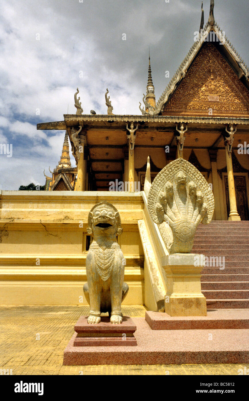 cambodia Royal building Phnom Penh Stock Photo - Alamy