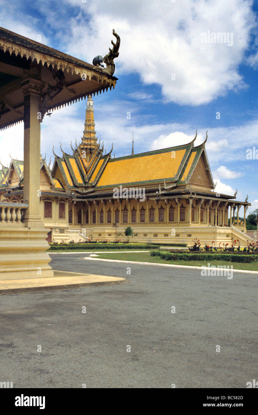 cambodia Royal building Phnom Penh Stock Photo - Alamy