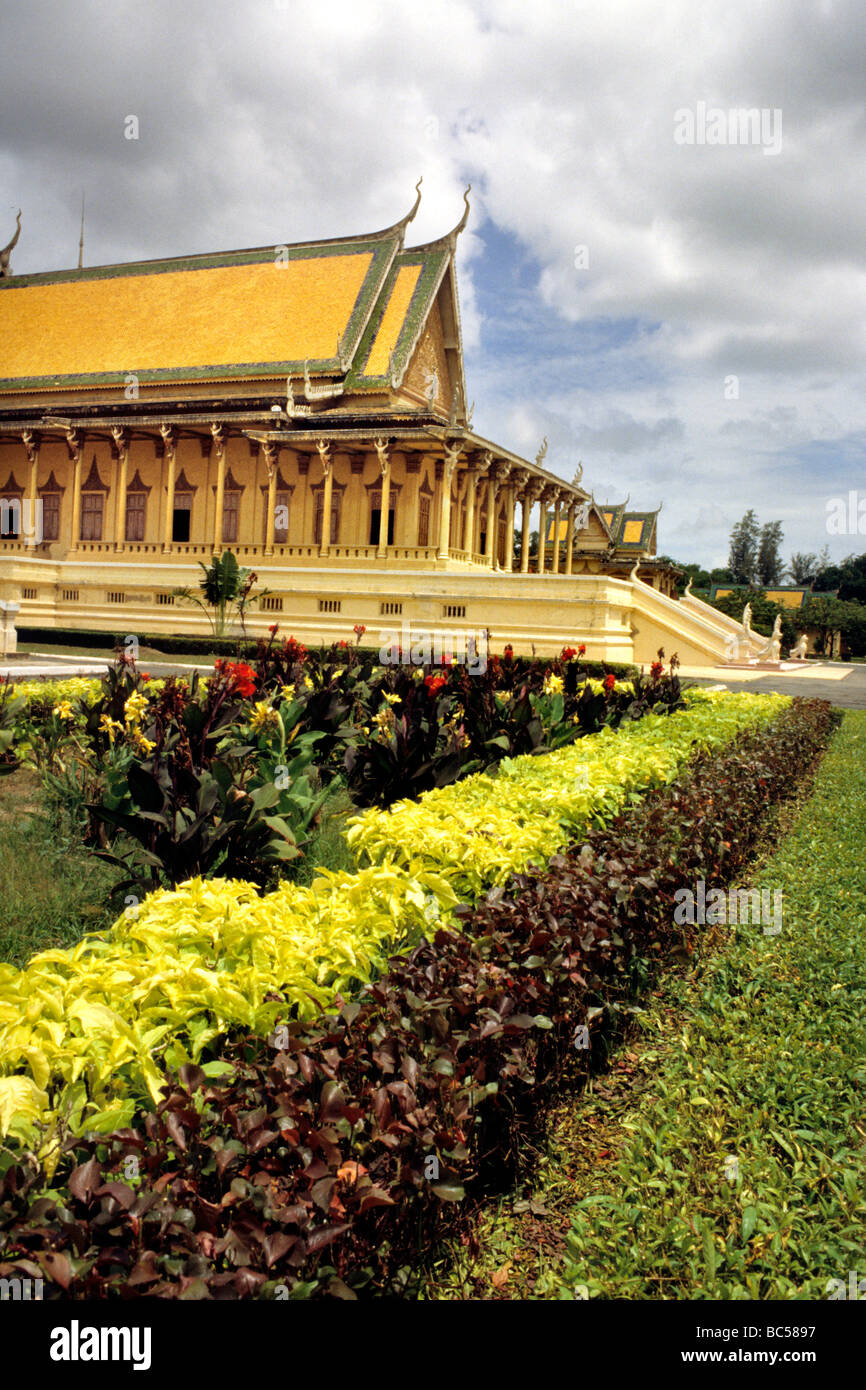 cambodia Royal building Phnom Penh Stock Photo - Alamy