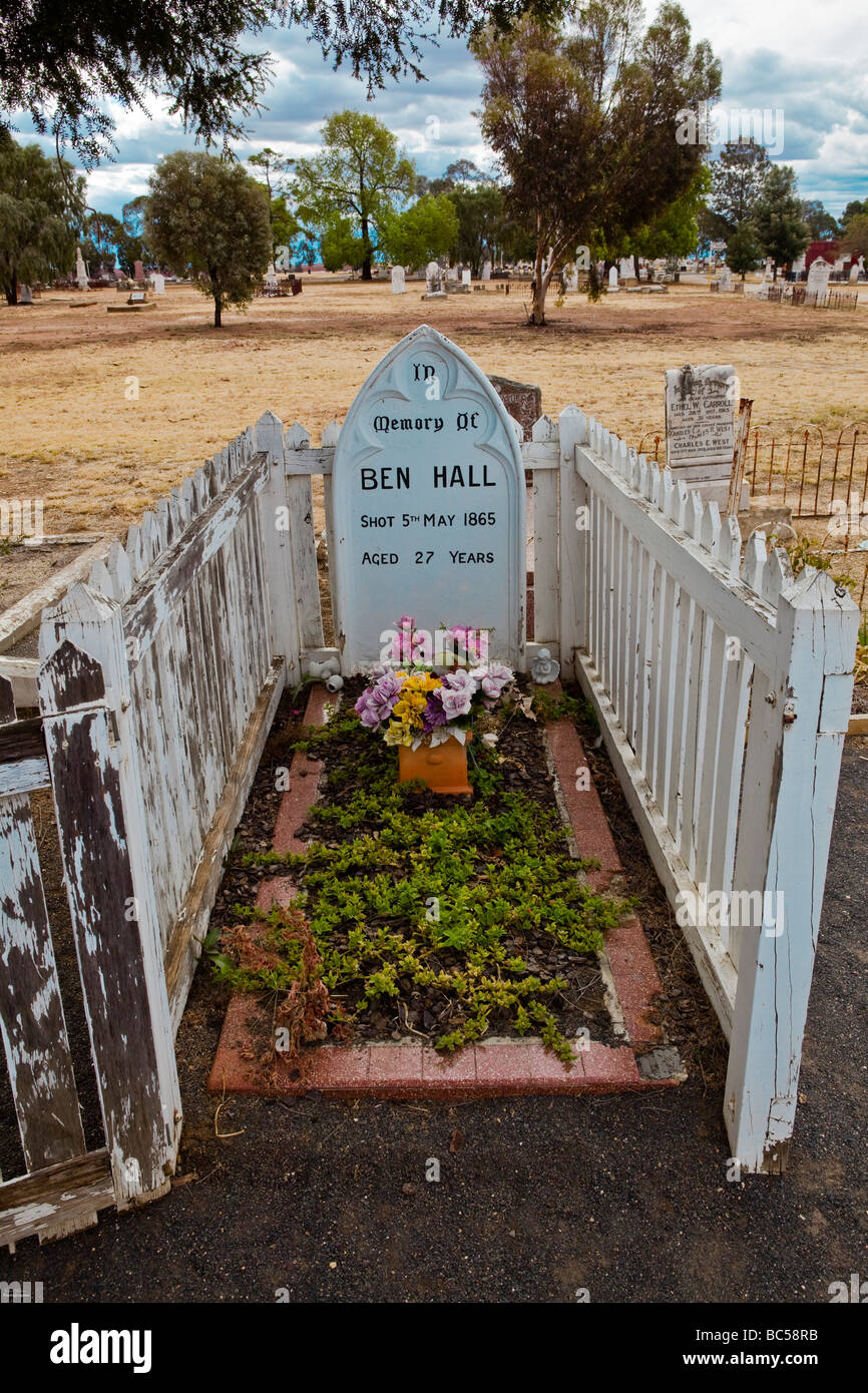 Ben Hall's grave at Forbes in Central West NSW Stock Photo - Alamy