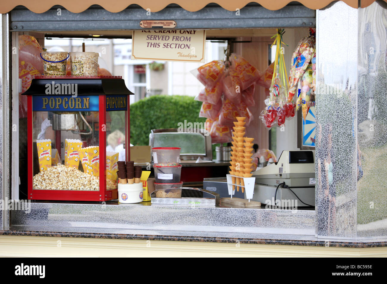 Ice Cream Popcorn and snack food kiosk Stock Photo - Alamy